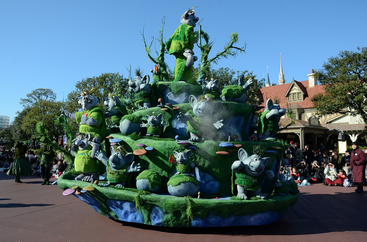 トロールのフロート| キャステル | CASTEL ディズニー情報