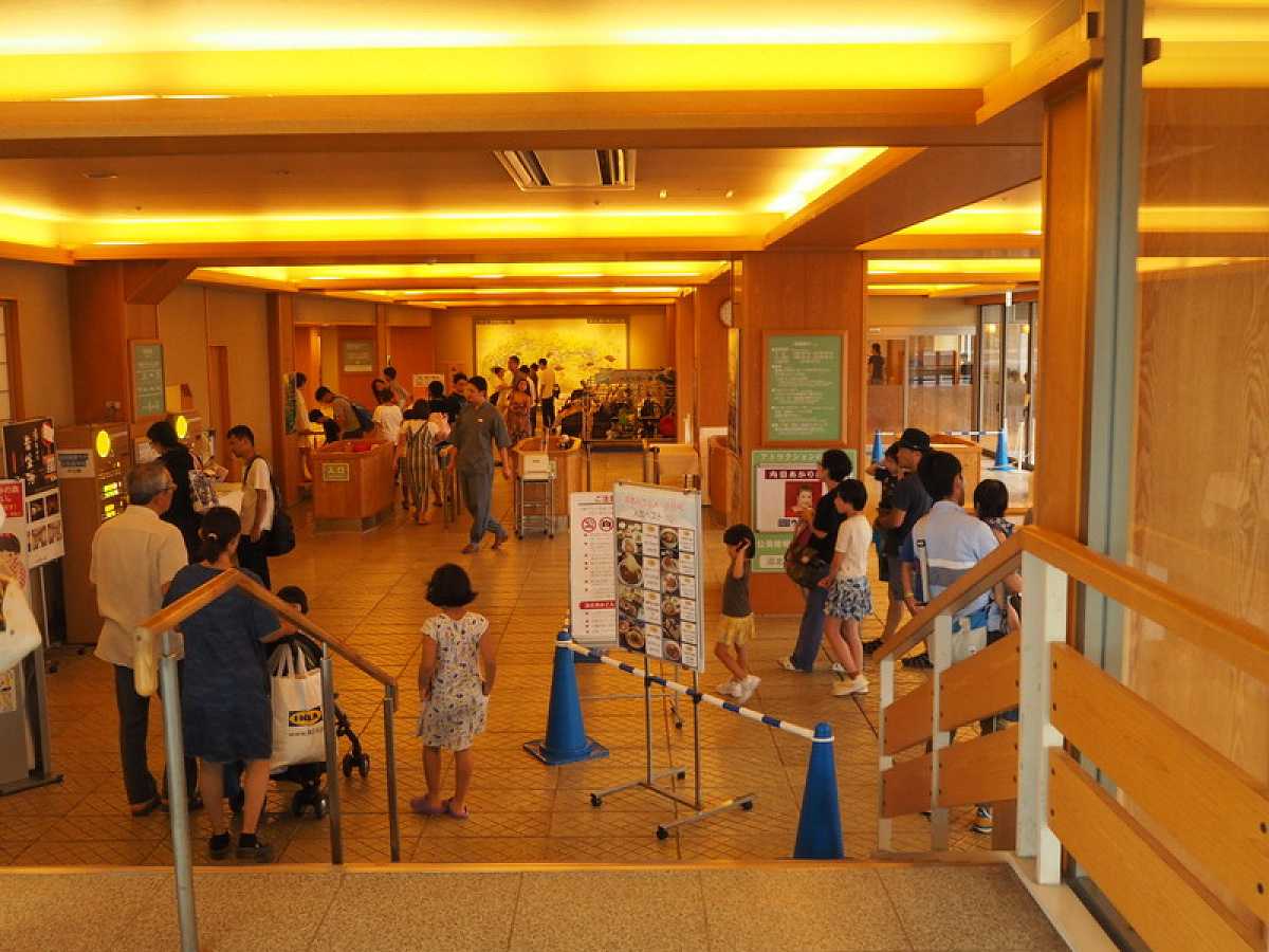 湯あみの島ロビー| キャステル | CASTEL ディズニー情報